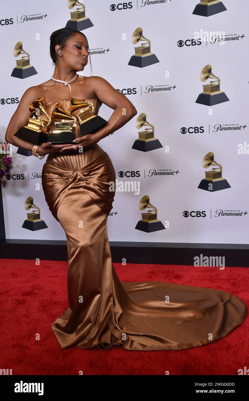 Victoria Monet poses in the press room with the awards for best new ...