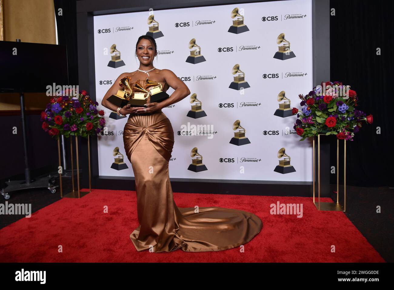 Victoria Monet poses in the press room with the awards for best new ...