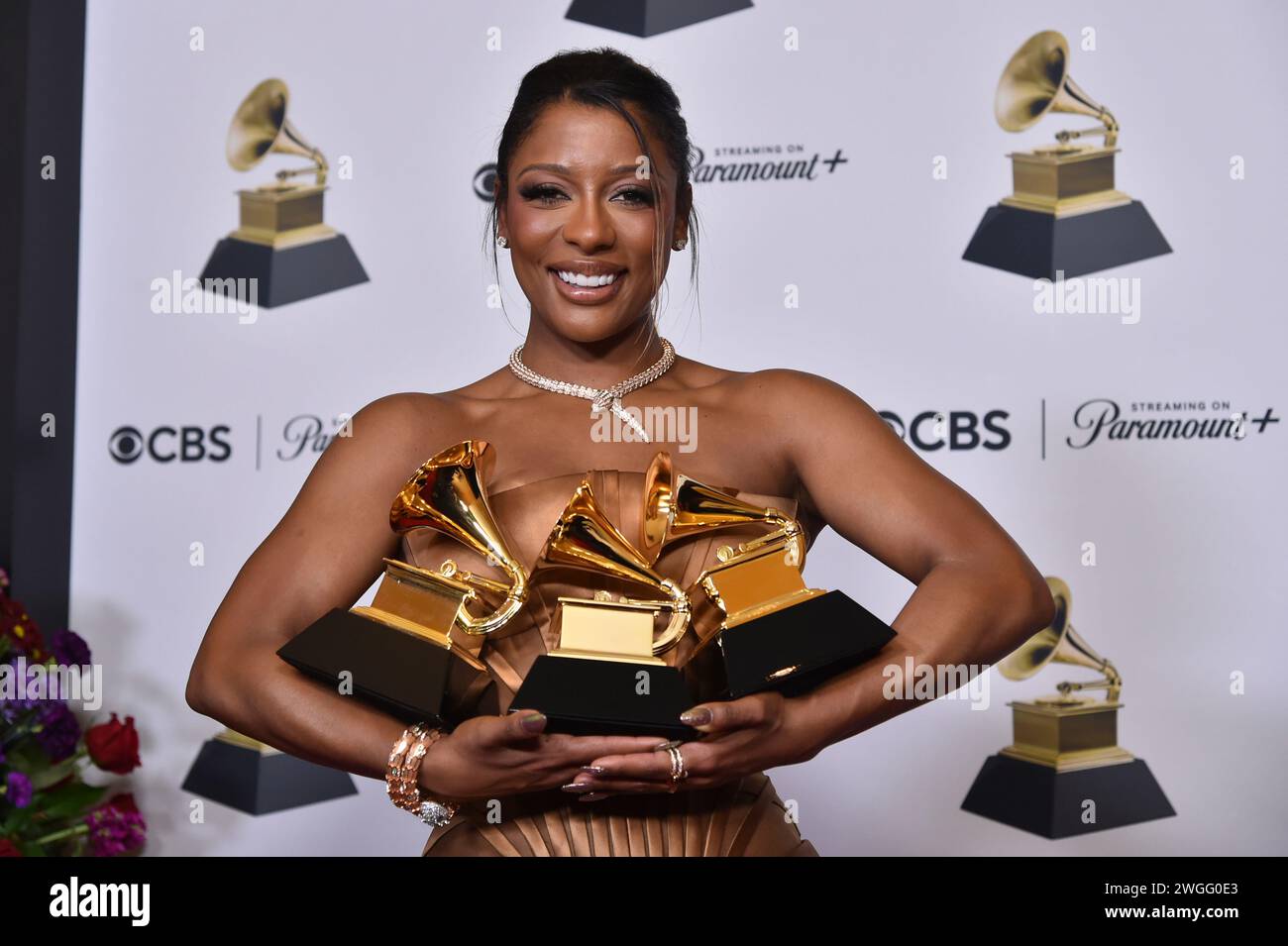 Victoria Monet poses in the press room with the awards for best new ...