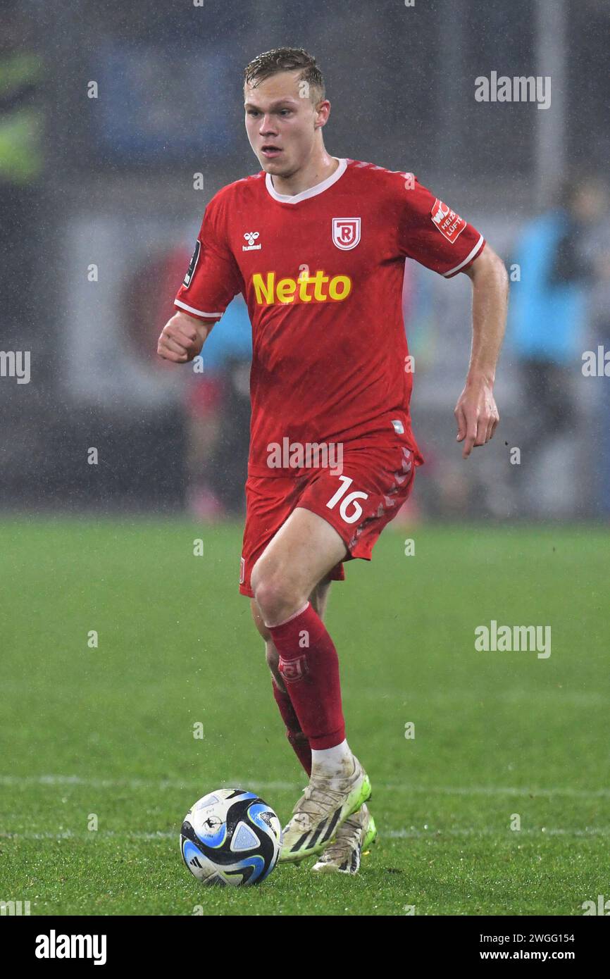 Duisburg, Deutschland. 04th Feb, 2024. Louis Breunig ( SSV Jahn ...
