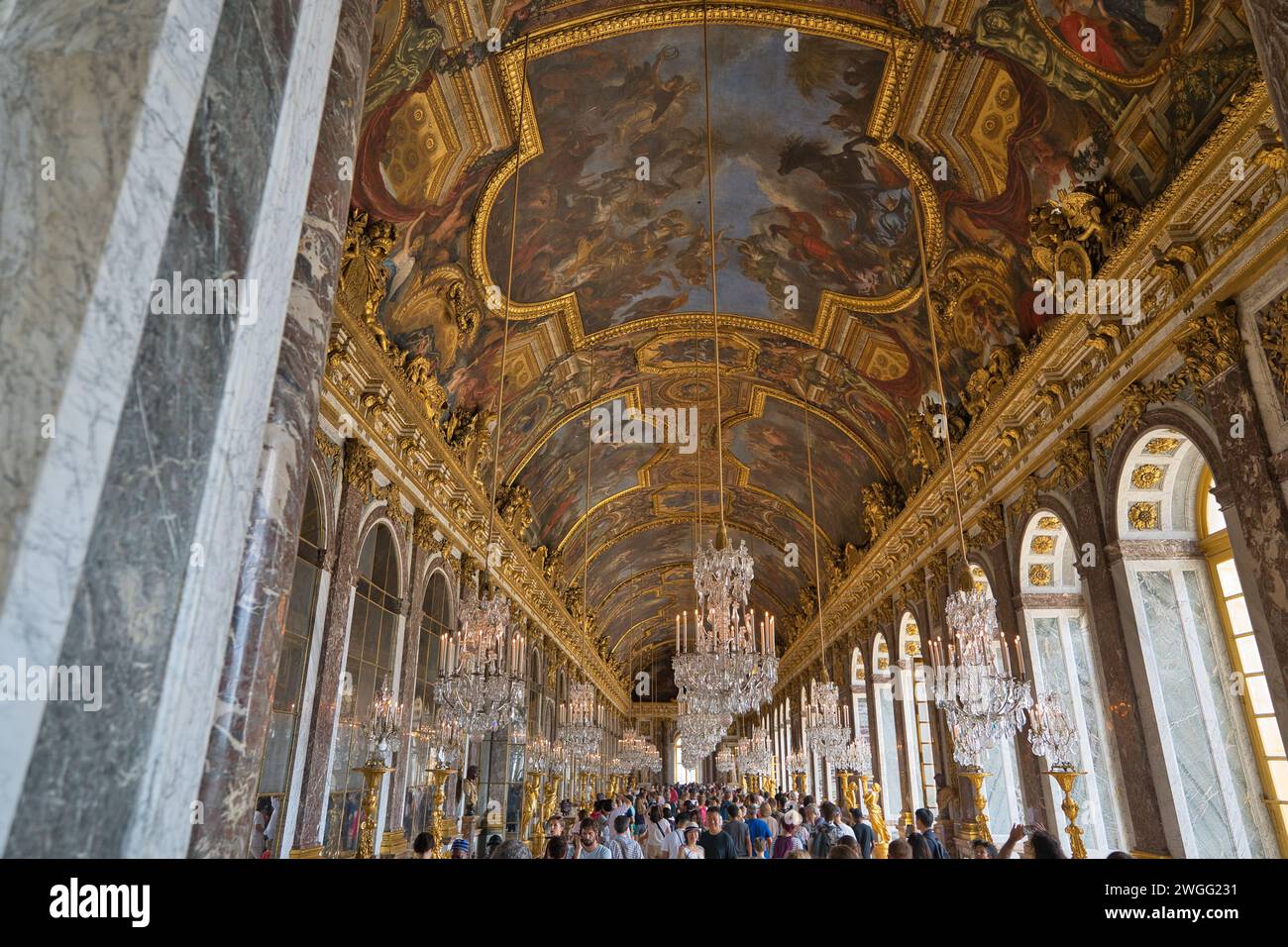 Hall of mirror versailles hi-res stock photography and images - Alamy
