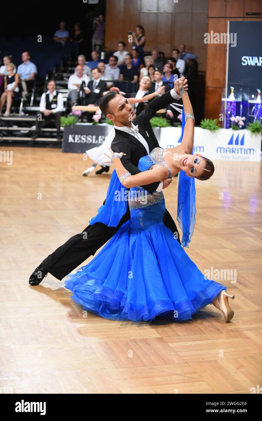Ballroom dancing competition adults hi-res stock photography and images ...
