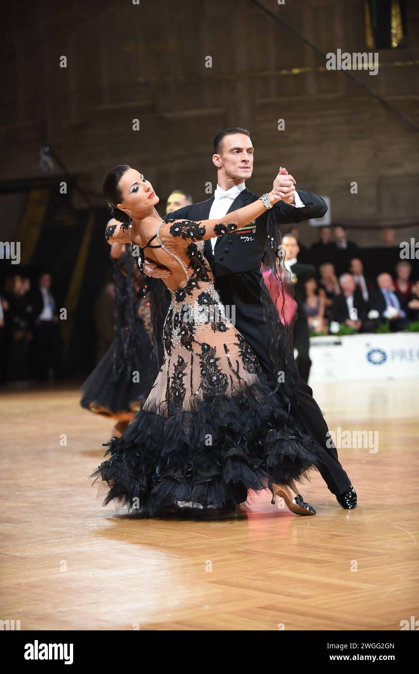 Ballroom dancing competition adults hi-res stock photography and images ...