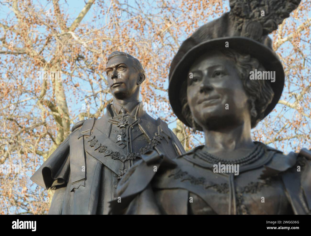File photo dated 19/01/11 of statues of George VI and Elizabeth the ...