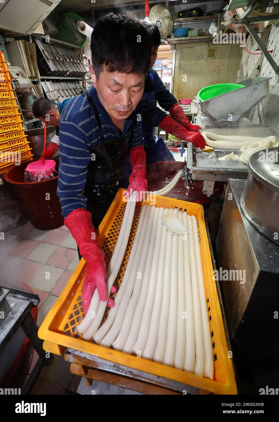 05th Feb, 2024. Making Korean rice cakes ahead of holiday A man lays ...