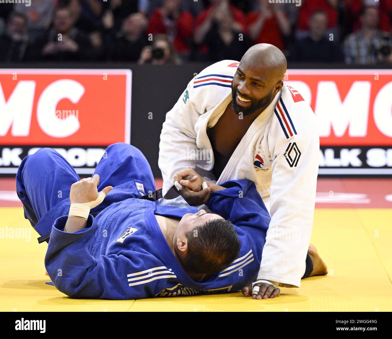 Teddy Riner (white) of France defeats Kim Min Jong of South Korea in ...