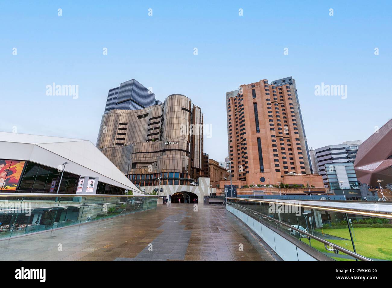 The riverbank precinct pedestrian bridge hi-res stock photography and ...