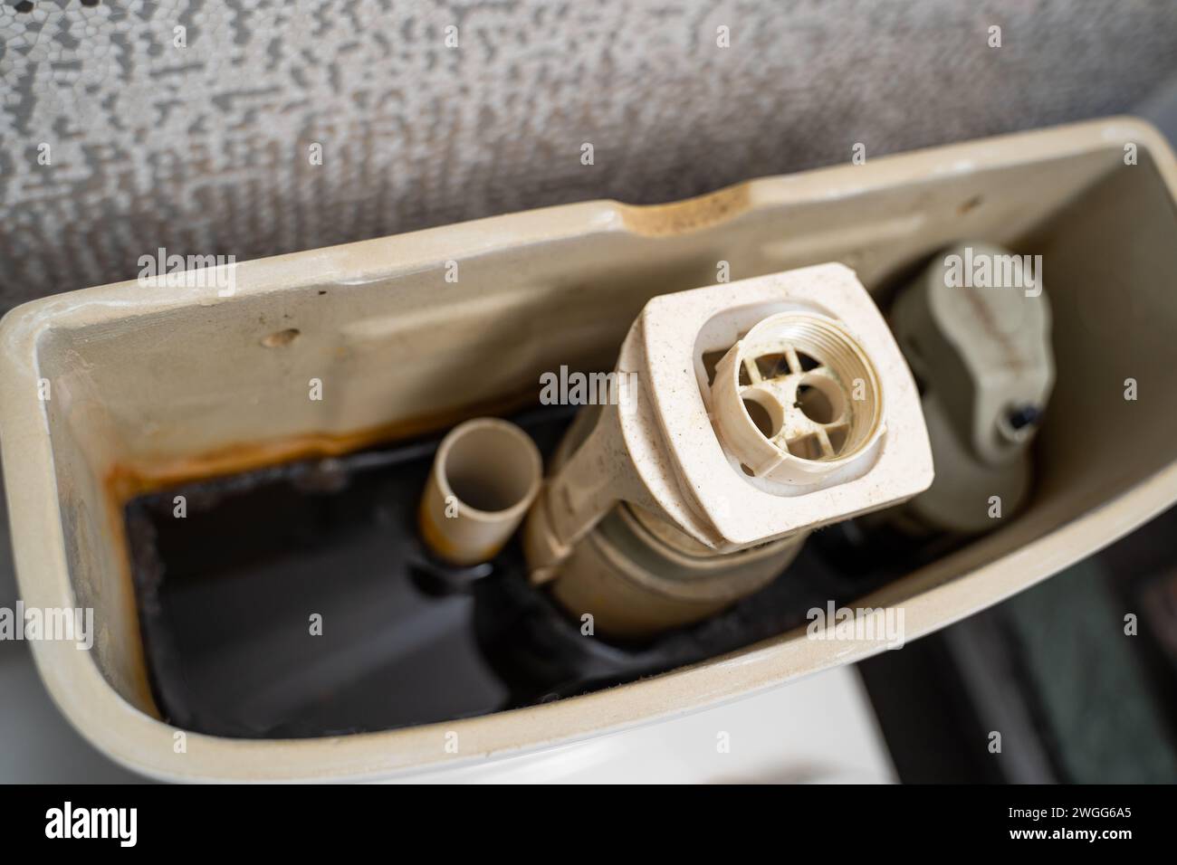 Flush valve toilet hi-res stock photography and images - Alamy
