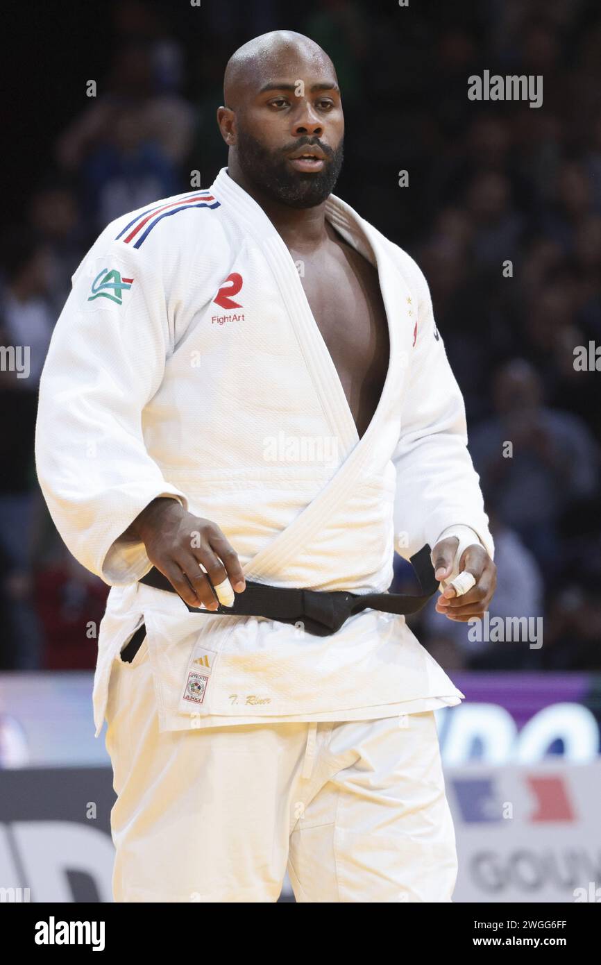 Teddy Riner of France (white) fights against Minjong Kim of South Korea ...