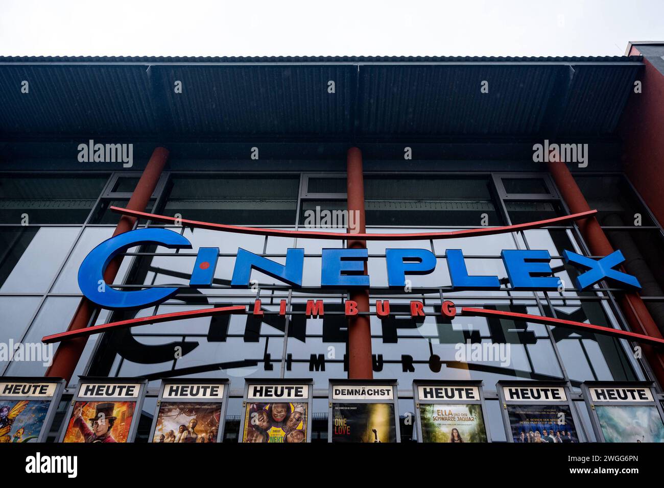 Cineplex Limburg Logo an der Kinofassade 04.02.2024, Limburg ...