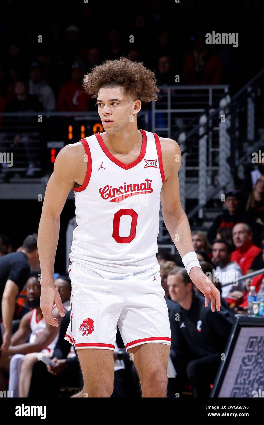 CINCINNATI, OH - JANUARY 20: Cincinnati Bearcats guard Dan Skillings Jr ...