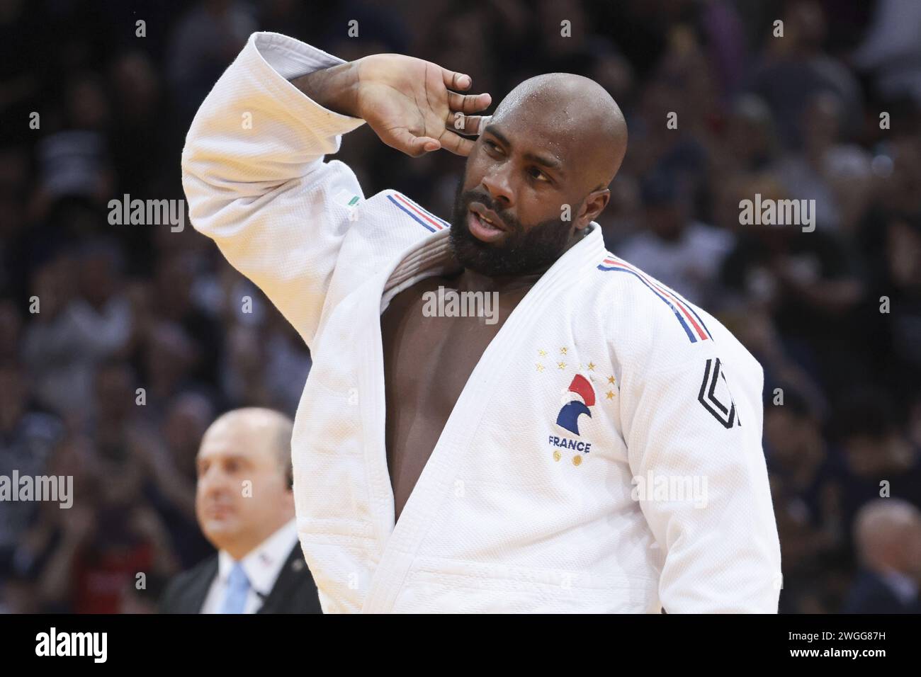 Teddy Riner of France (white) celebrates winning against Minjong Kim of ...