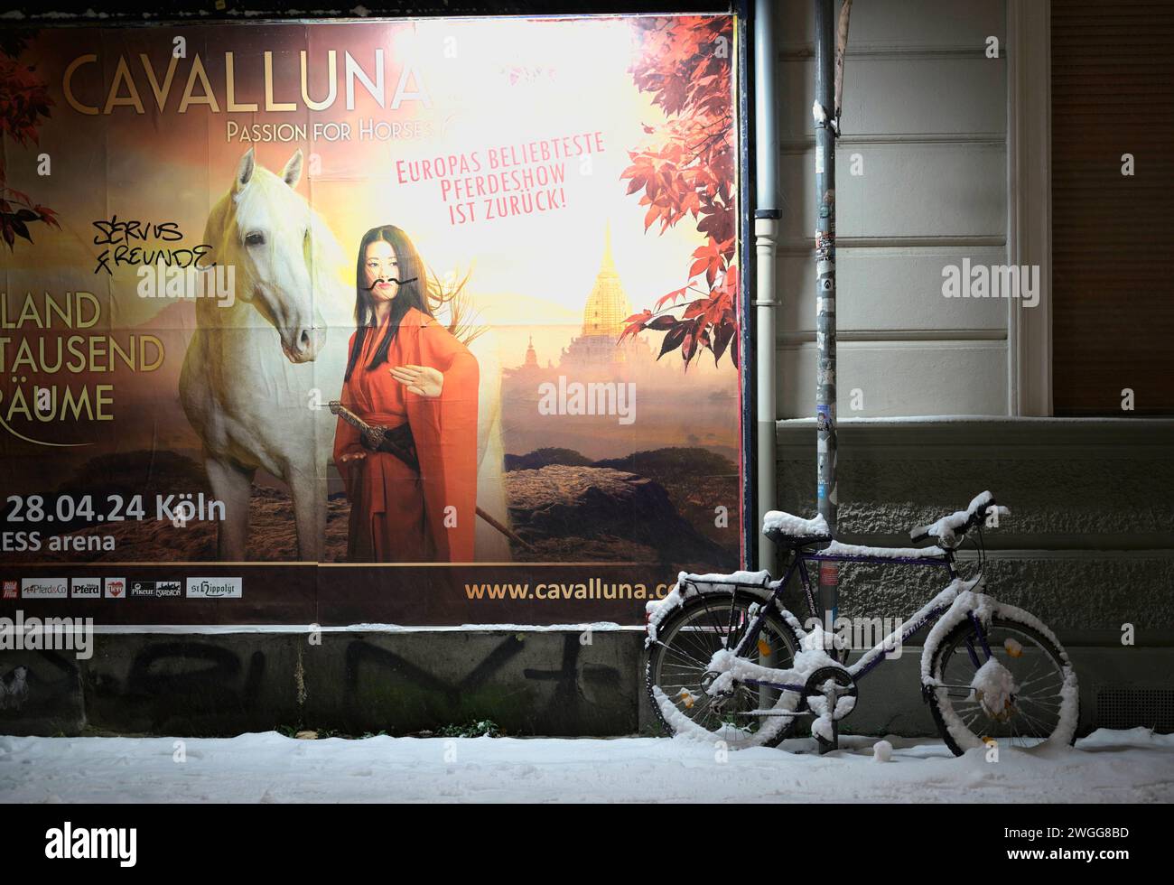 DEU , DEUTSCHLAND : Wintereinbruch im Rheinland : ein eingeschneites ...