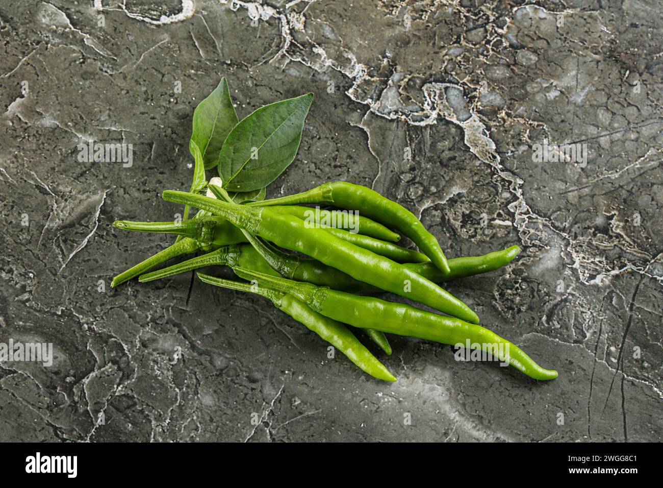 Spicy green chili pepper seasoning heap Stock Photo - Alamy