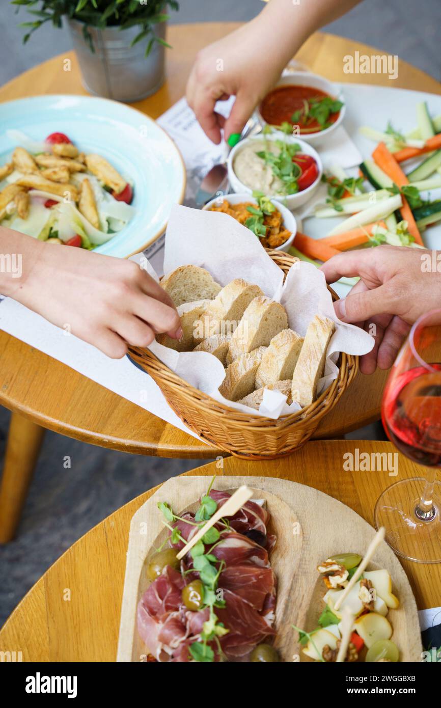 Vine brunch hi-res stock photography and images - Alamy