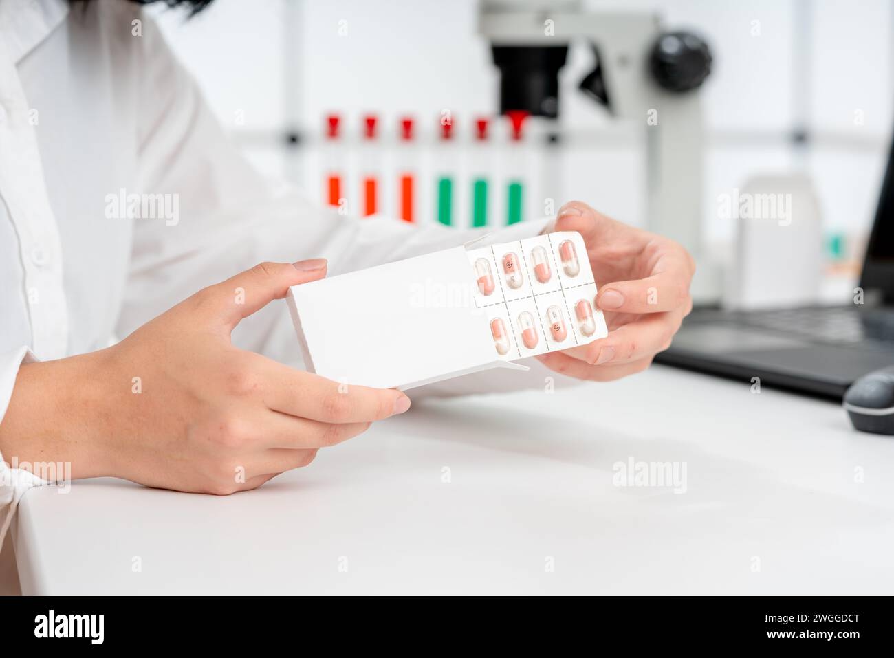 Pharmaceutical inspection hi-res stock photography and images - Alamy