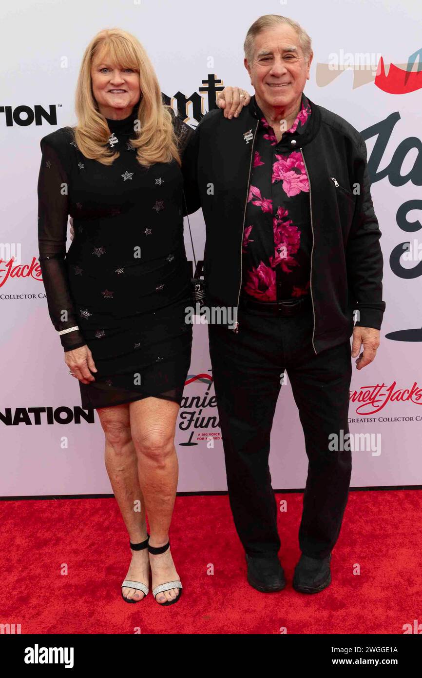 Los Angeles, USA. 04th Feb, 2024. Kim and Ira Blumenthal attend the ...