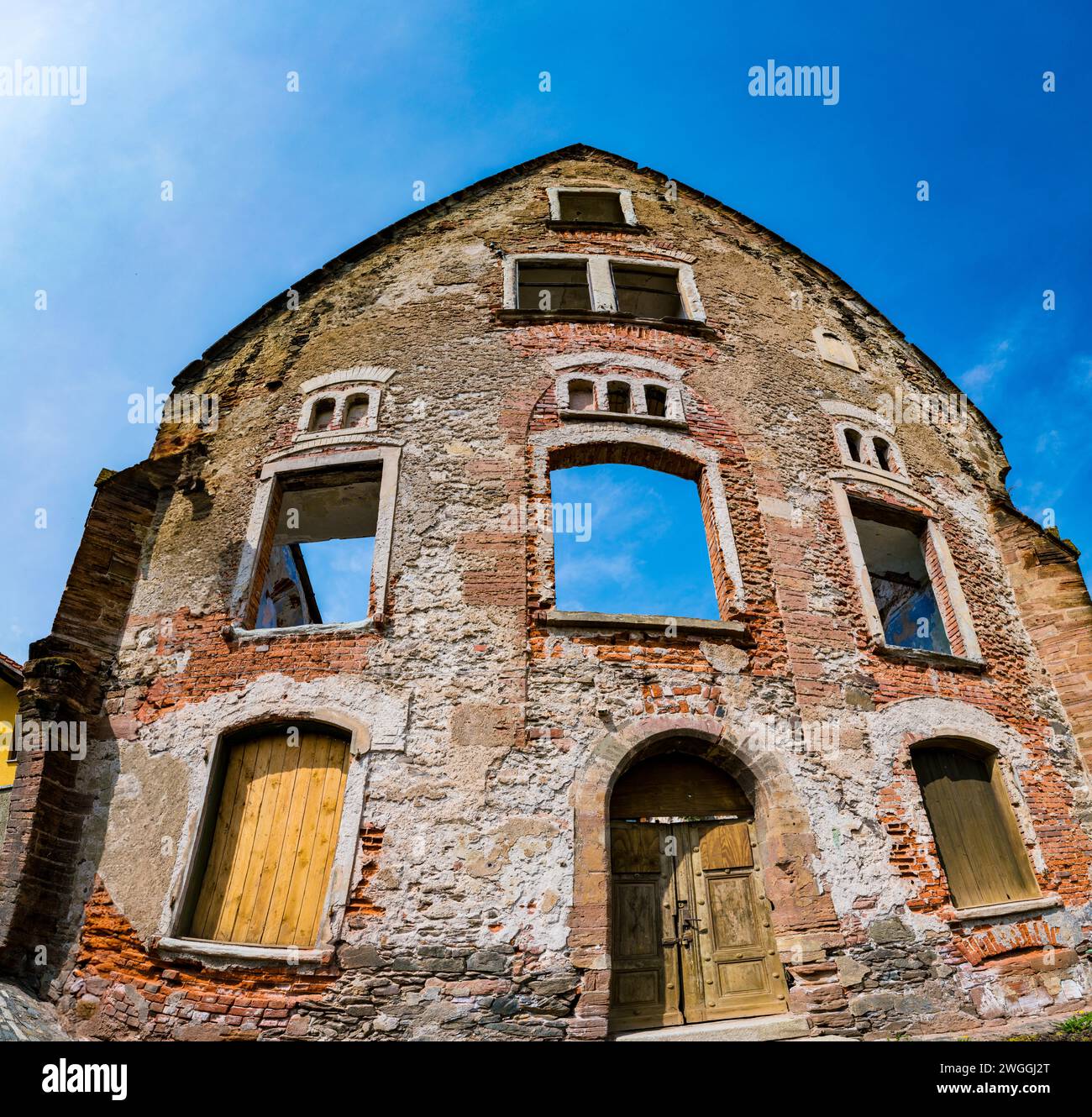 Uncovering the History: Aged Ruins Reveal the City's Ancient ...