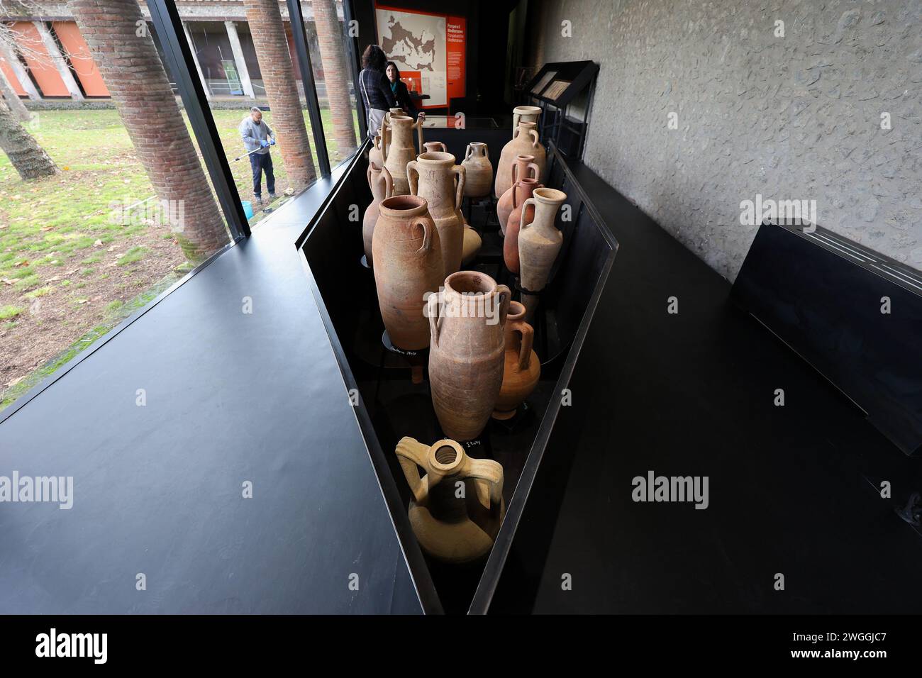 Amphorae, in the exhibition The Other Pompeii, inside the ... Amphorae, in the exhibition The Other Pompeii, inside the ...