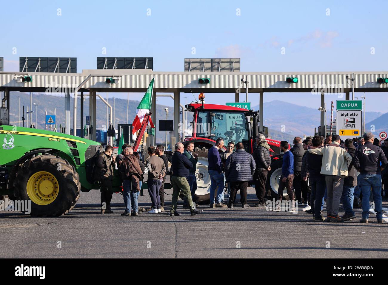 Farmers block tractors highway hi-res stock photography and images - Alamy