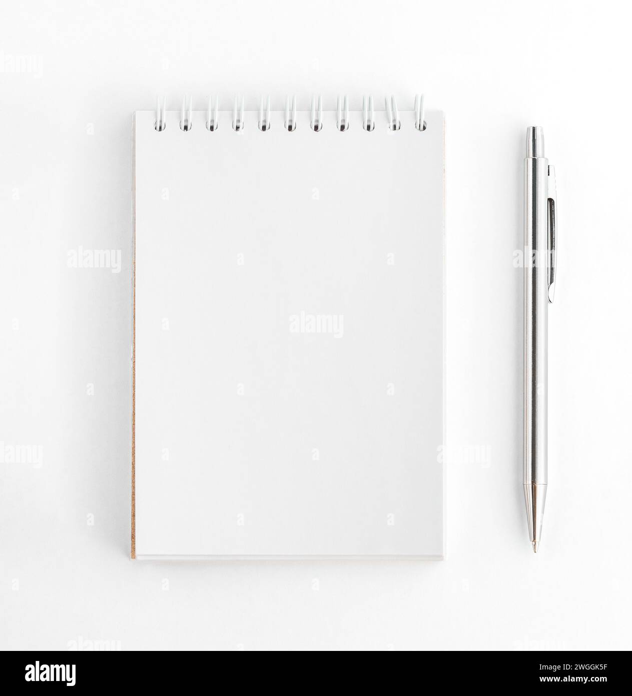 Spiral Notepad with Pen. White notebook and pen Stock Photo - Alamy