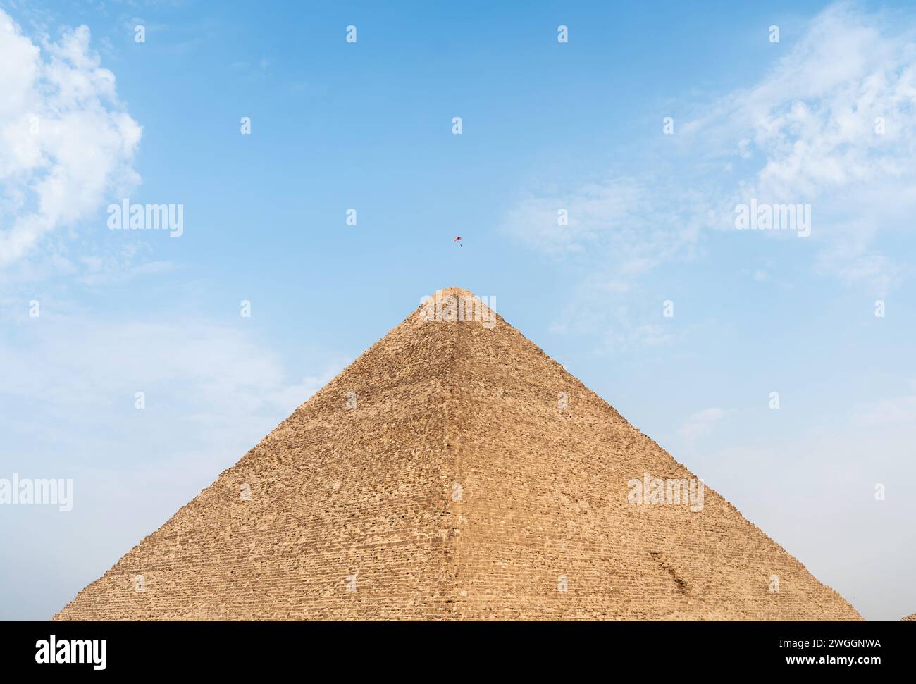 Flying over the Egyptian Pyramid of Cheops on a glider Stock Photo - Alamy