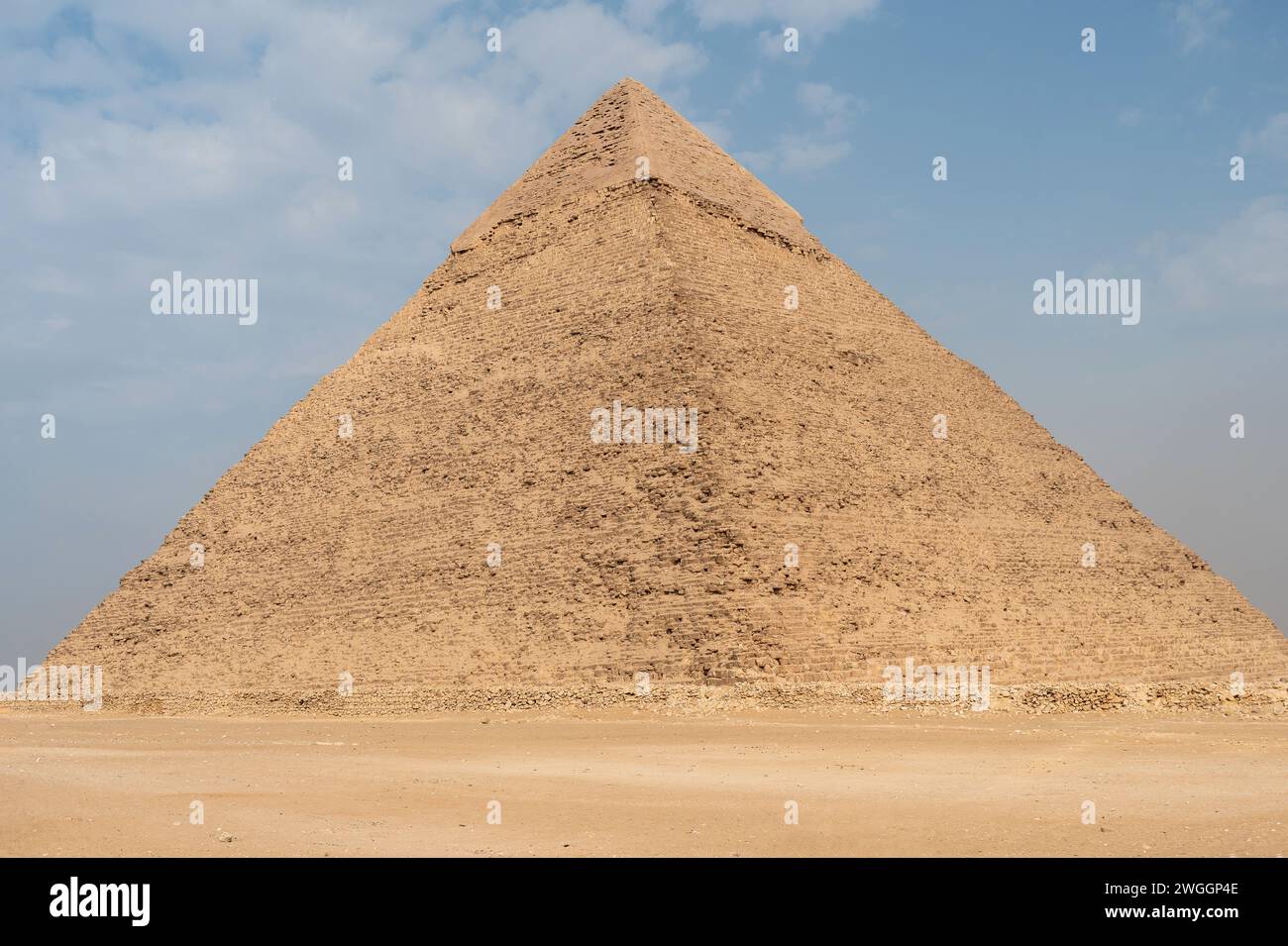 Majestic Egyptian pyramid of Khufu Cheops Stock Photo - Alamy