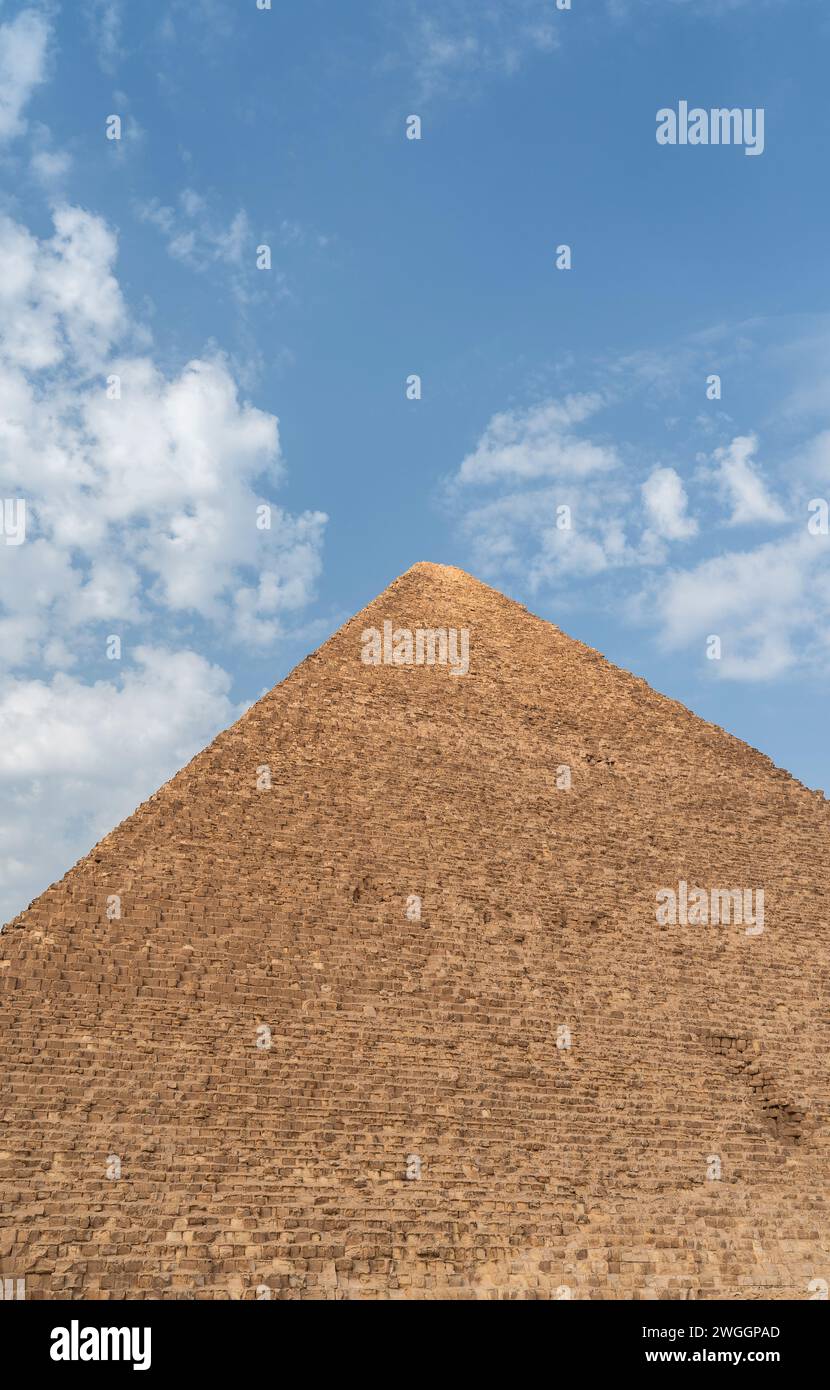 Gold pyramid sculpture hi-res stock photography and images - Alamy