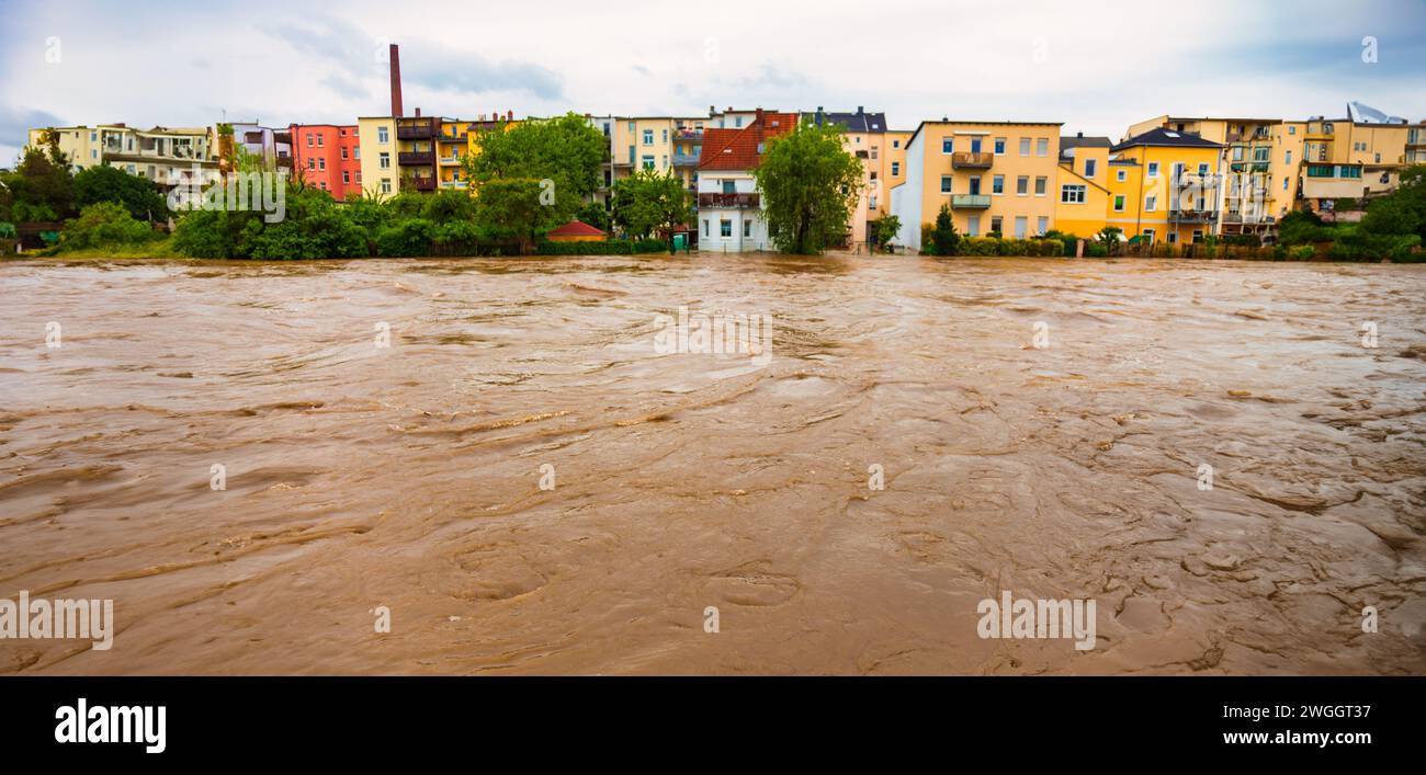 Car traffic on flooded city hi-res stock photography and images - Alamy