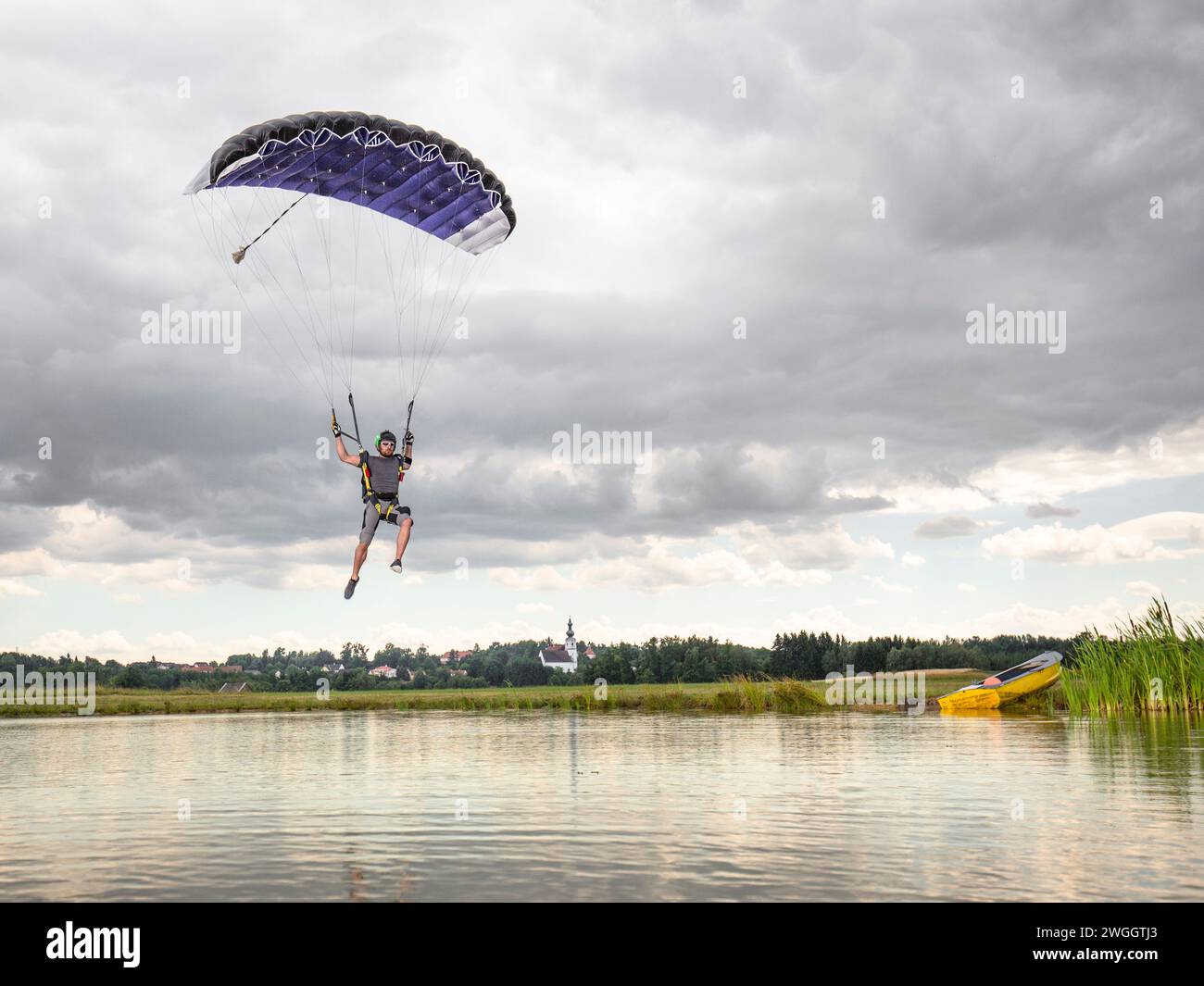Pond swooping hi-res stock photography and images - Alamy