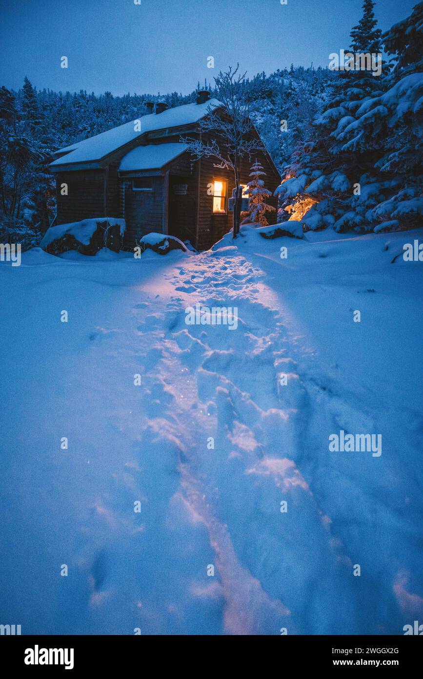 Gray Knob cabin in winter at twilight, White Mountains, NH Stock Photo ...