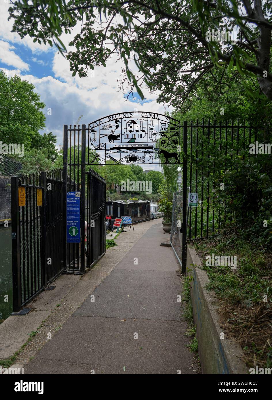 London - 29 05 2022: Entrance onto the Regent's Canal at Lisson Grove ...
