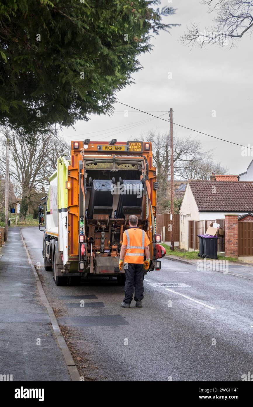 Tipping mechanism hi-res stock photography and images - Alamy