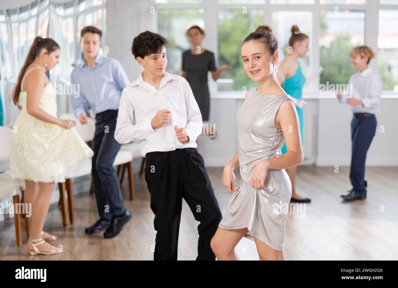 Group dancing french girl hi-res stock photography and images - Alamy
