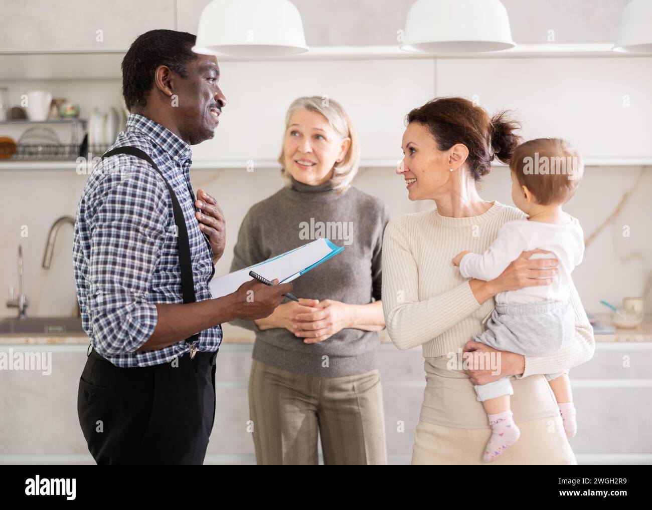 Different generations talking hi-res stock photography and images - Alamy