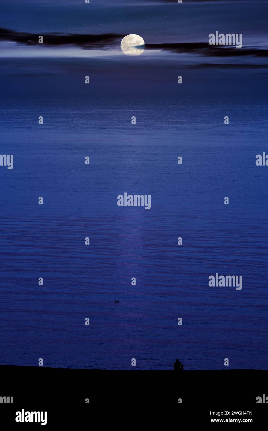 Night water surface hi-res stock photography and images - Alamy