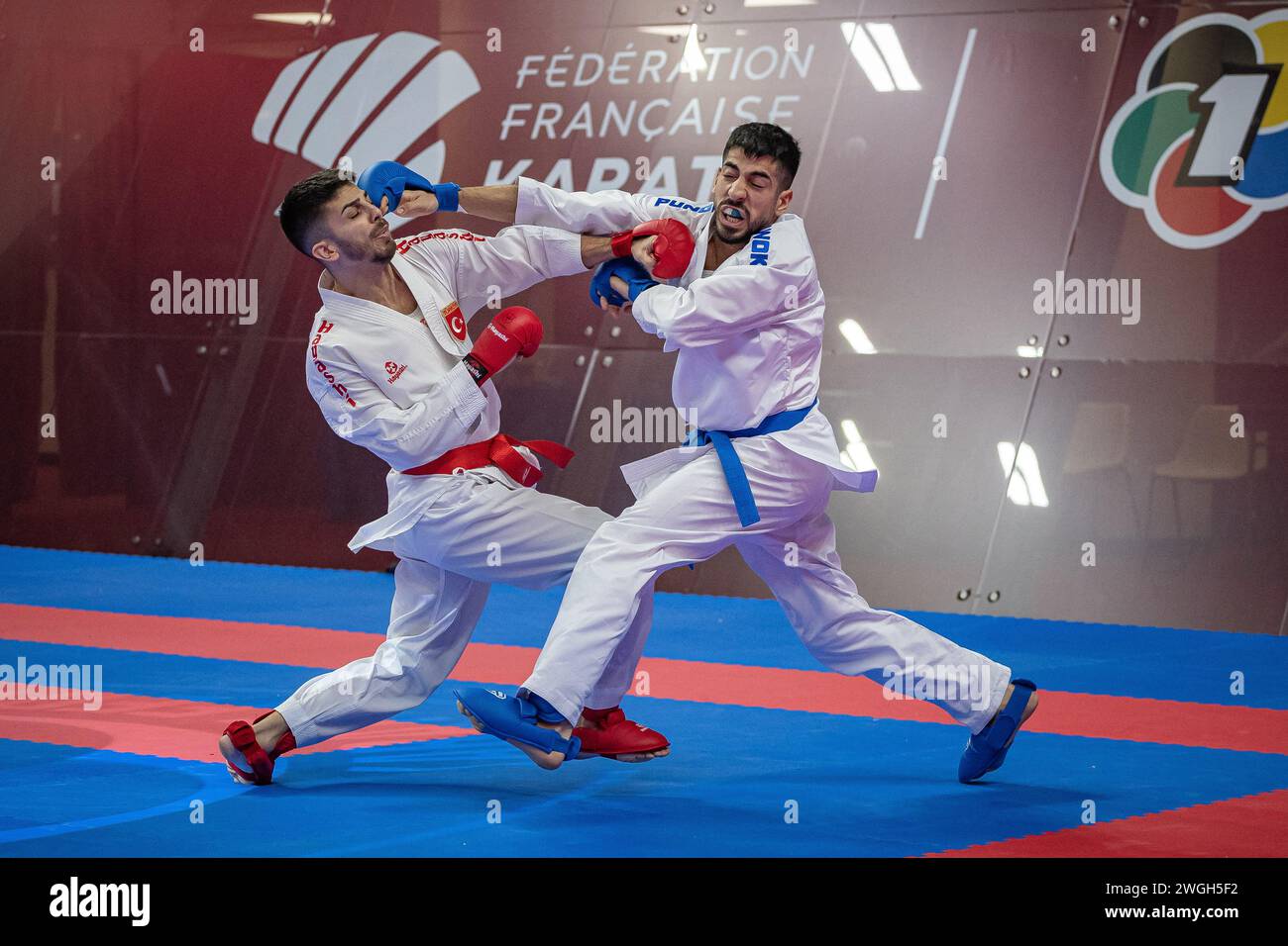 Paris, France. 26th Jan, 2024. Samdan Eray from Turkish (red) and Xenos ...