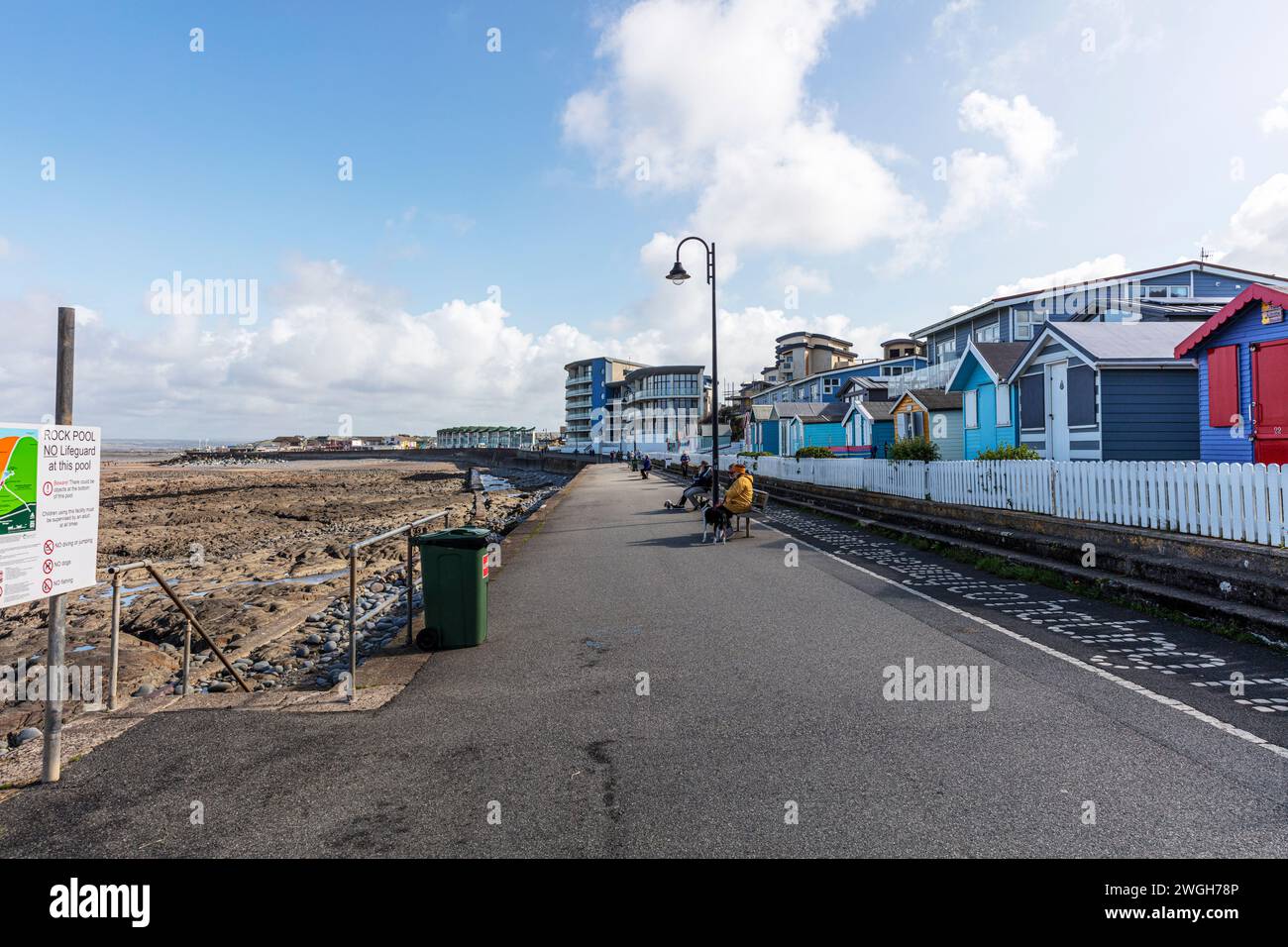 Westward ho chalets hi-res stock photography and images - Alamy