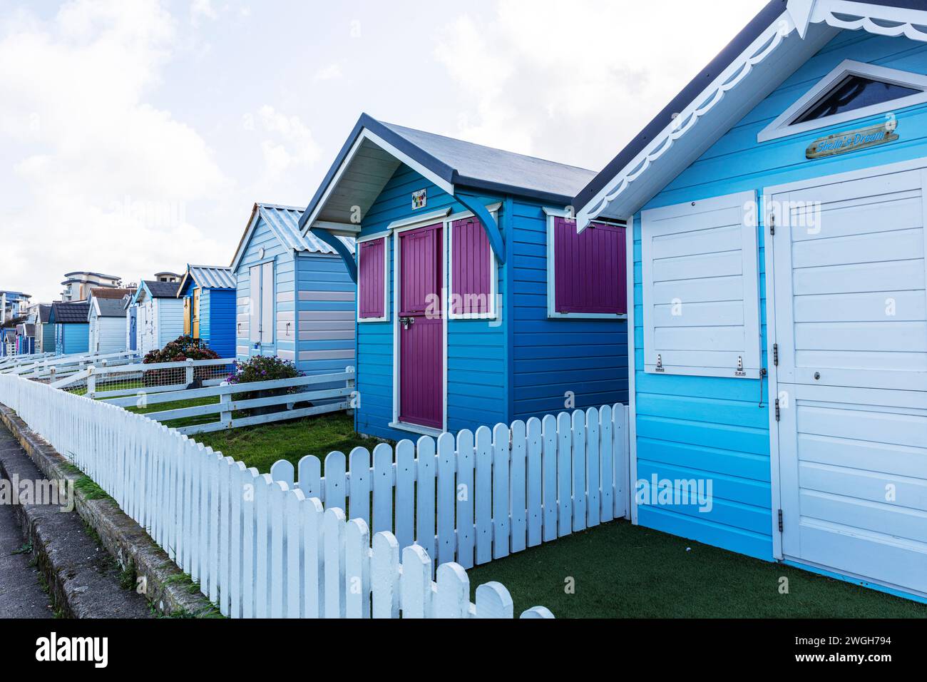 Westward ho chalets hi-res stock photography and images - Alamy