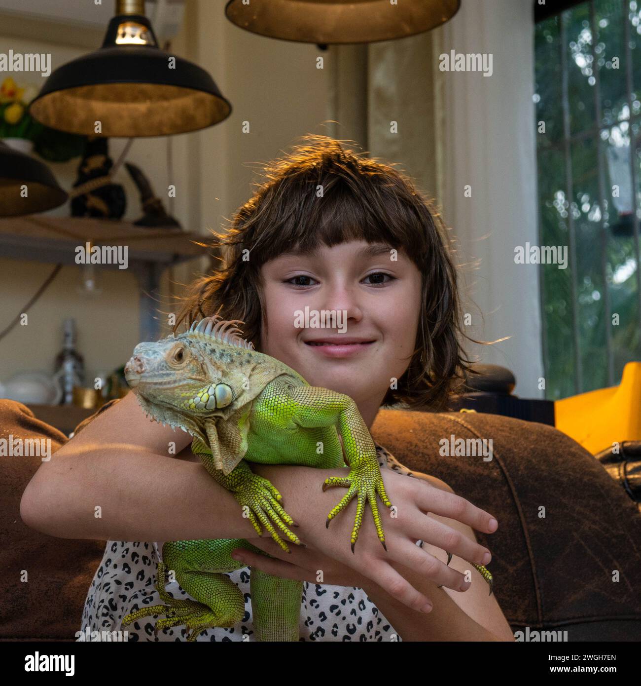 Girl with iguana portrait hi-res stock photography and images - Alamy