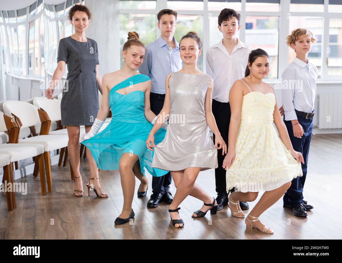 Ballroom dancers pose hi-res stock photography and images - Alamy