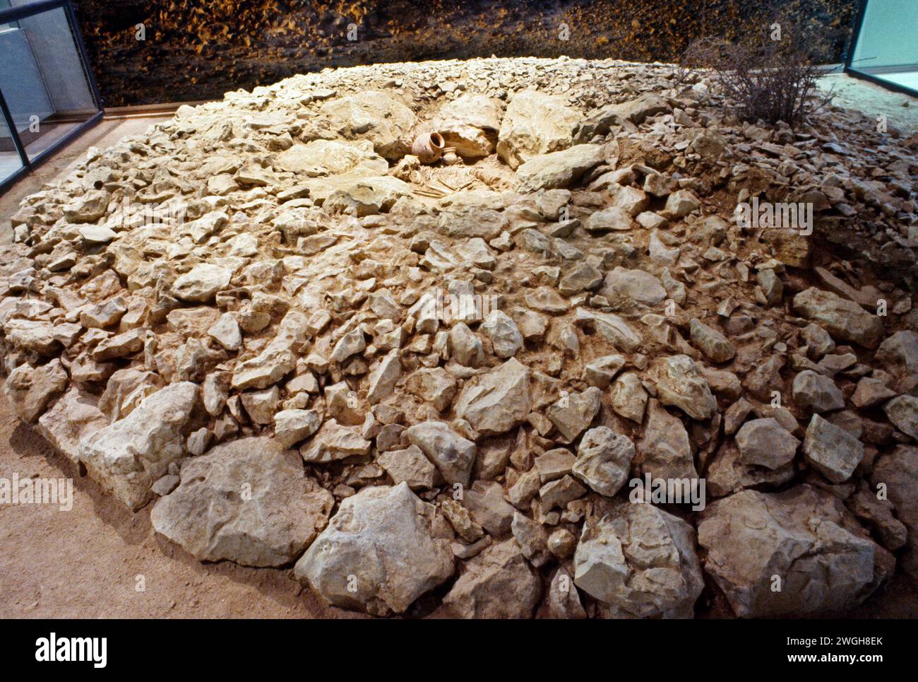 National Museum Bahrain Burial Mound Stock Photo - Alamy