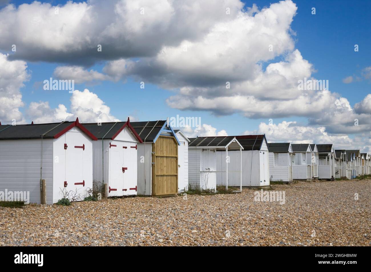 beach huts at on the shingle beach at Normans bay, east sussex Stock ...