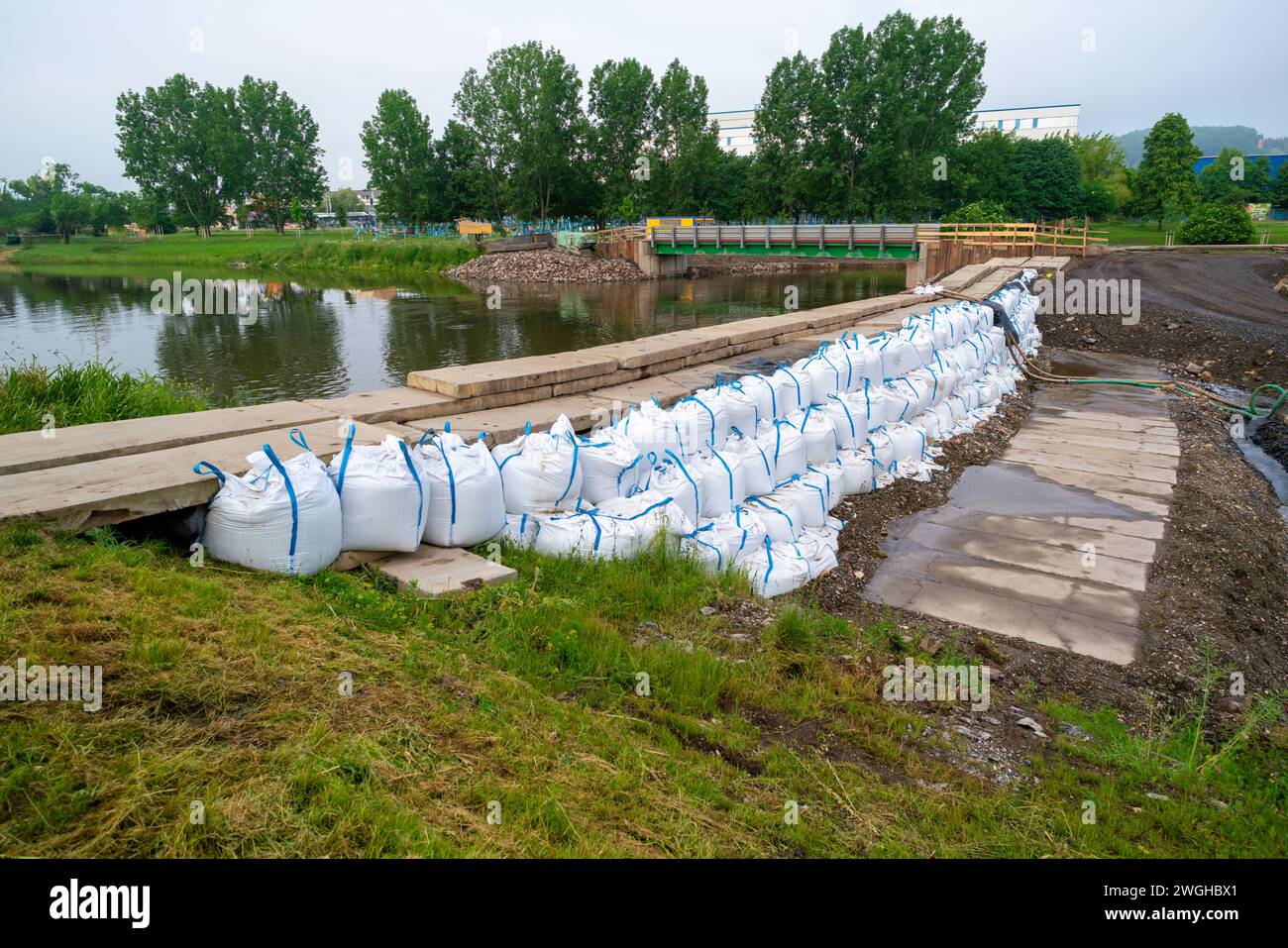 Army sandbag flood hi-res stock photography and images - Alamy