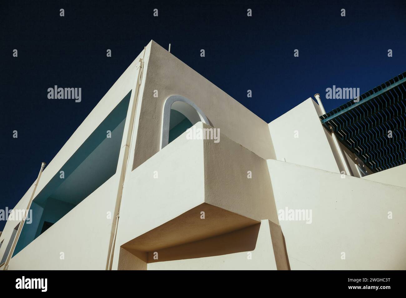 Modern white building hi-res stock photography and images - Alamy