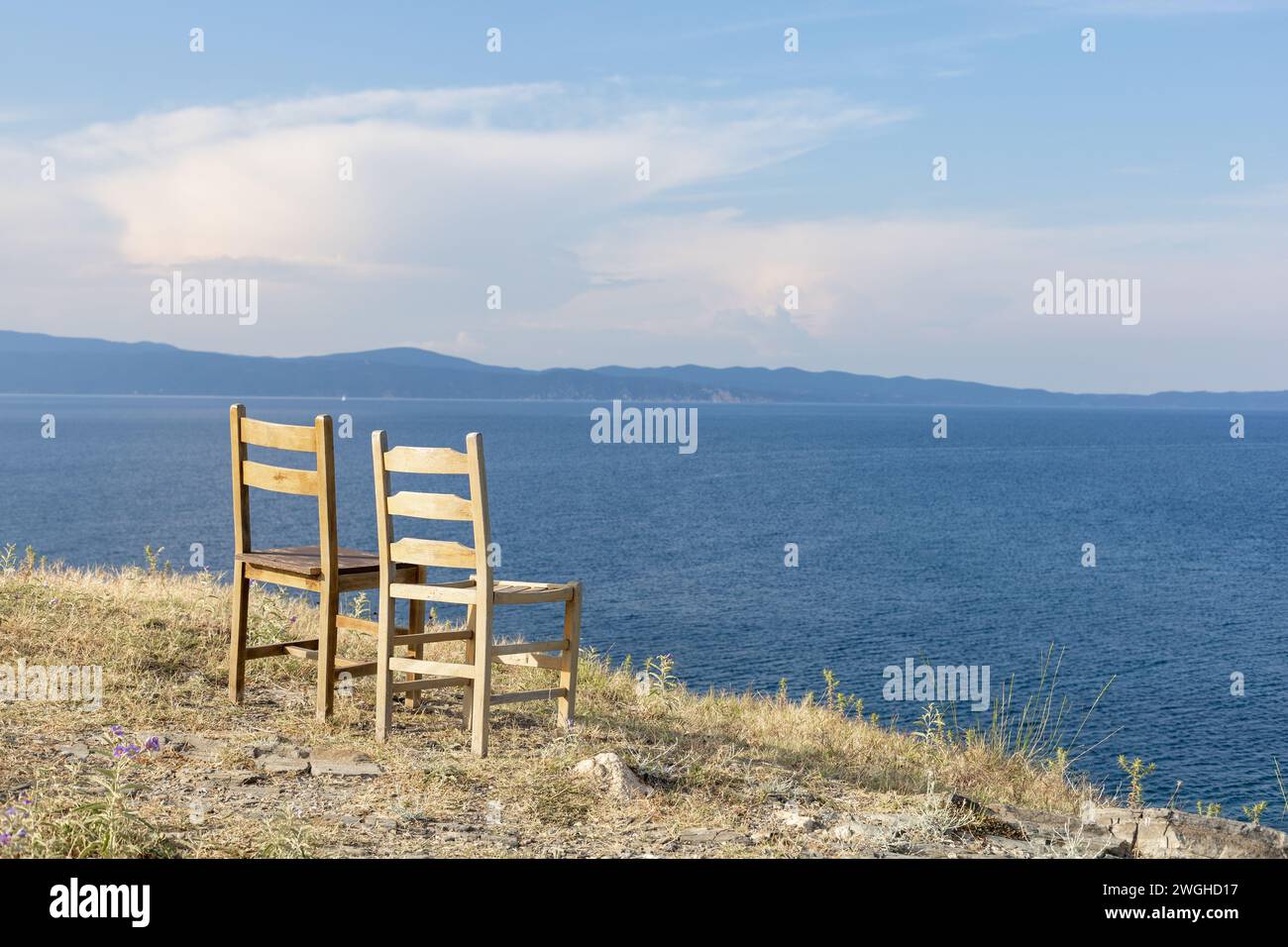 Two empty chairs hi-res stock photography and images - Alamy