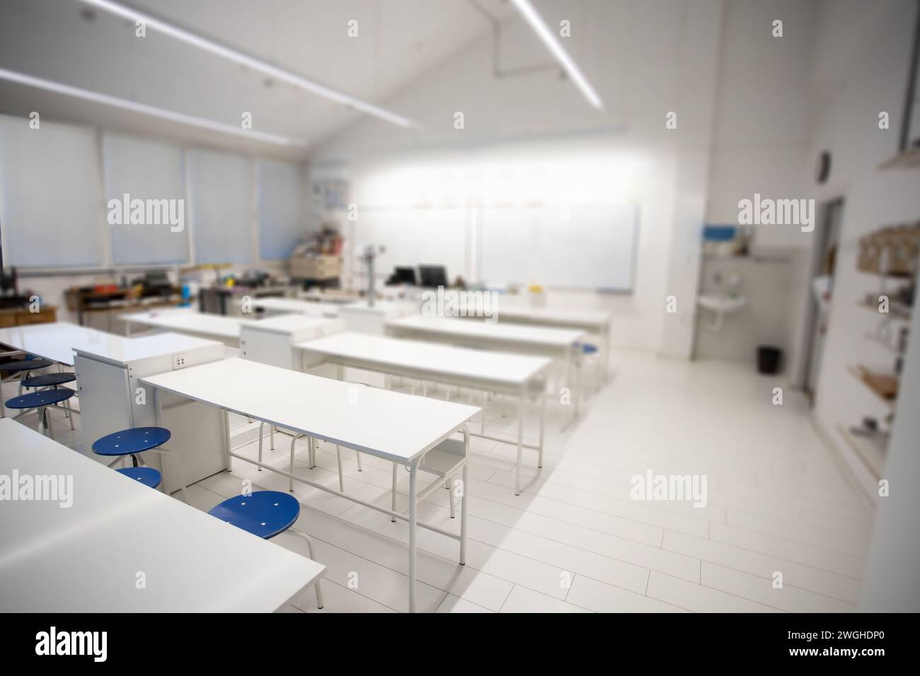 White tables hi-res stock photography and images - Alamy