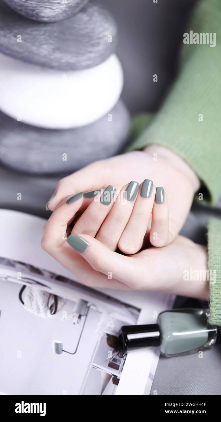 Holographic nails hi-res stock photography and images - Alamy