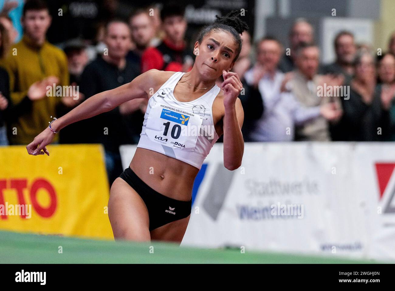 Ella Obeta (LG Eckental, Fauen, 10) beim Anlauf, anlaufen, Einzelbild ...