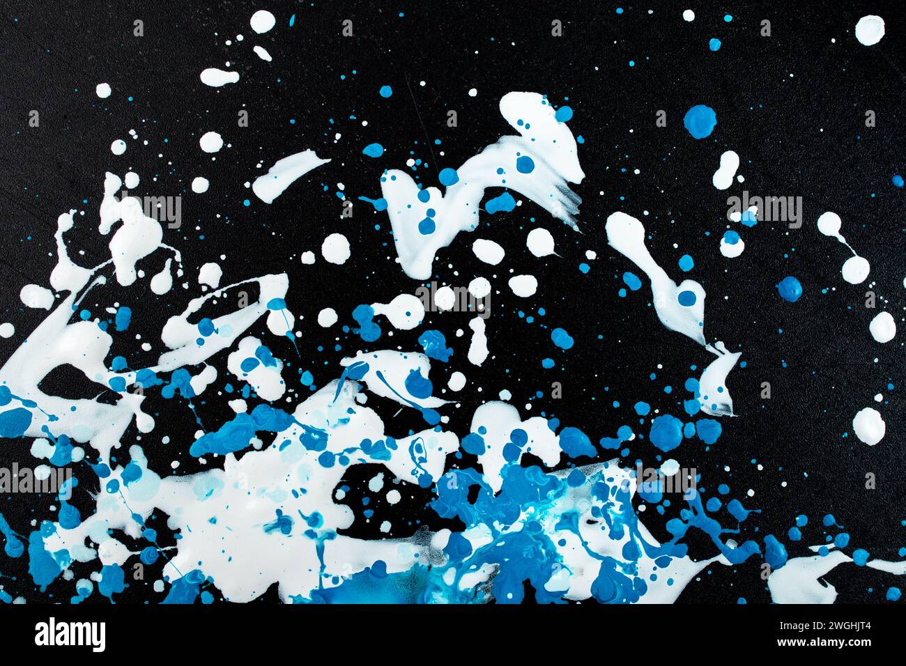 Blue paint splatter hi-res stock photography and images - Alamy